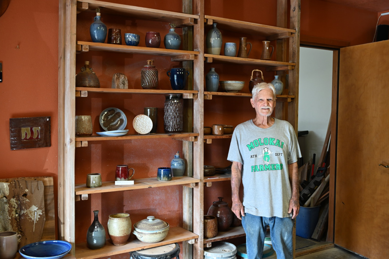 Bennett Opens Pottery Studio for Annual Show | The Molokai Dispatch