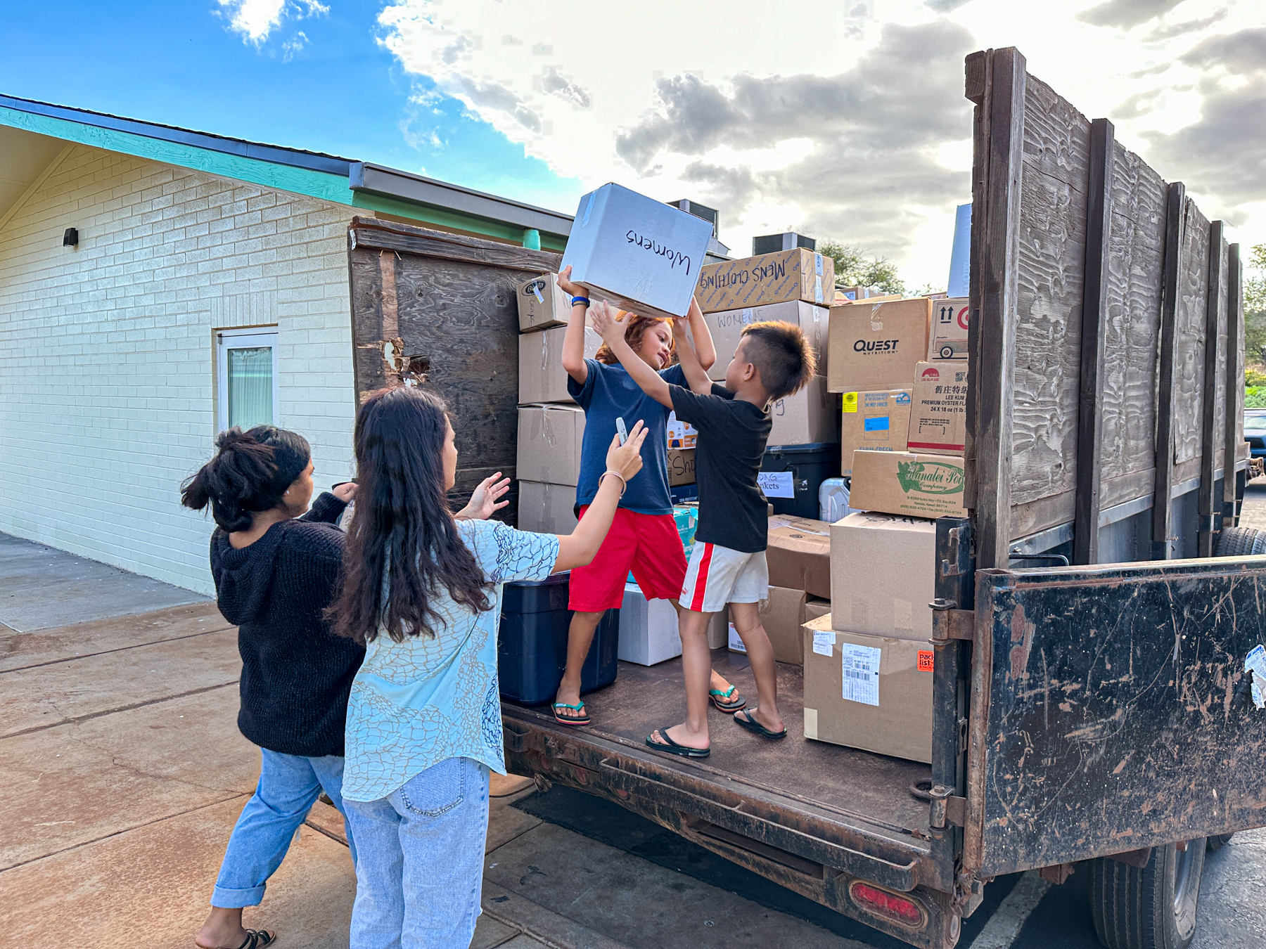 Molokai Community Assists in Maui Fire Aid | The Molokai Dispatch